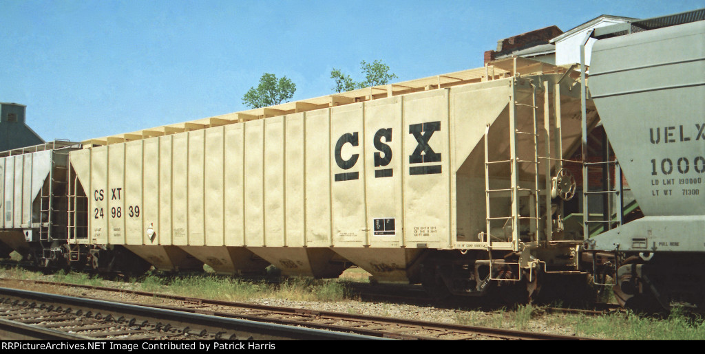CSXT 249839 X-L&N L&N 205064 PS 4800cf 4-gate covered hopper sitting on X-CofGA tracks in Troy ...